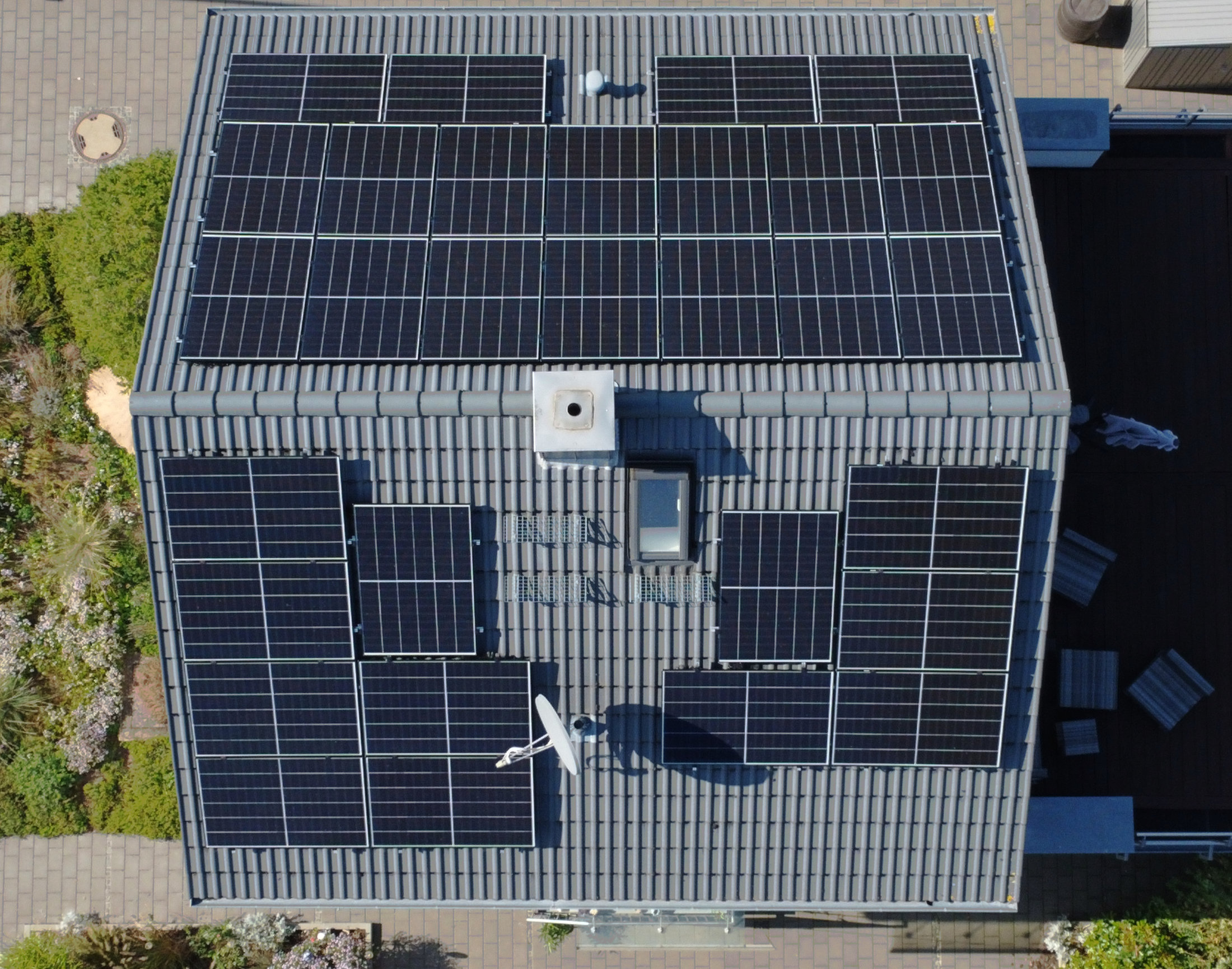 12 kWp Photovoltaikanlage mit E3DC Speichersystem - GermanSol GmbH